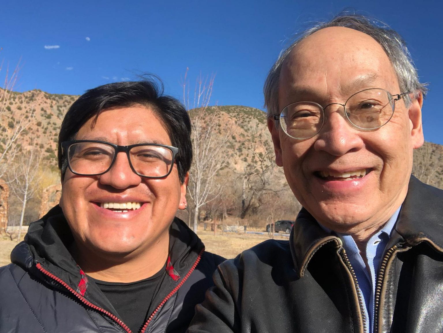 Victor Vimos interviews poet Arthur Sze | Spanish & Portuguese